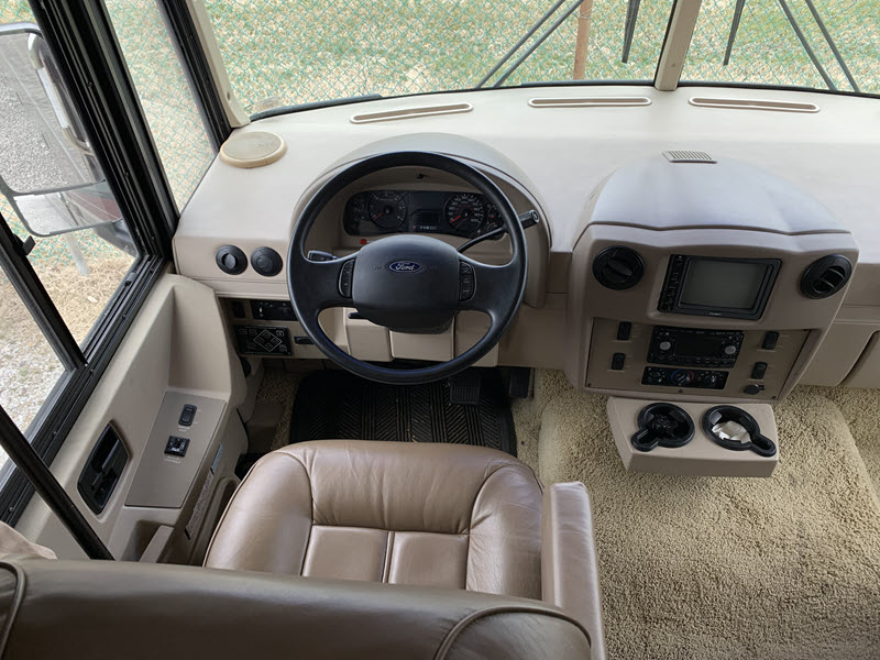 Salvage 2008 Winnebago Voyage Class A RV | X2 BUILDERS