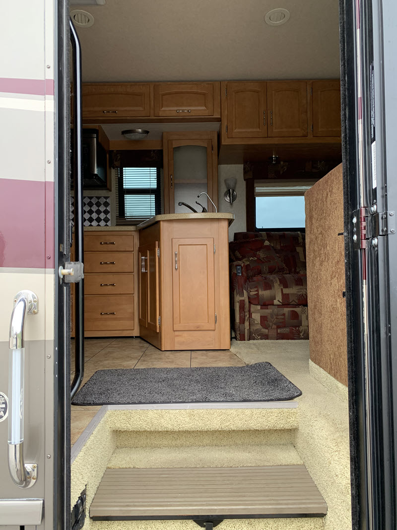 Salvage 2008 Winnebago Voyage Class A RV | X2 BUILDERS