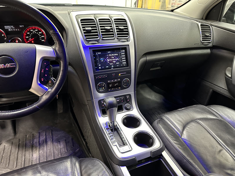 Salvage 2009 GMC Acadia SLT AWD | X2 BUILDERS