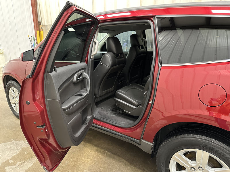 Salvage 2011 Chevrolet Traverse LT | X2 BUILDERS