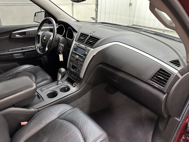 Salvage 2011 Chevrolet Traverse LT | X2 BUILDERS
