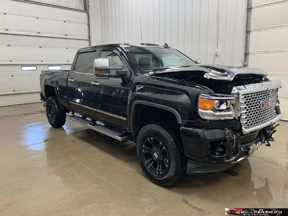 Salvage 2016 GMC Sierra Denali 2500 HD Blackout Editon | X2 BUILDERS